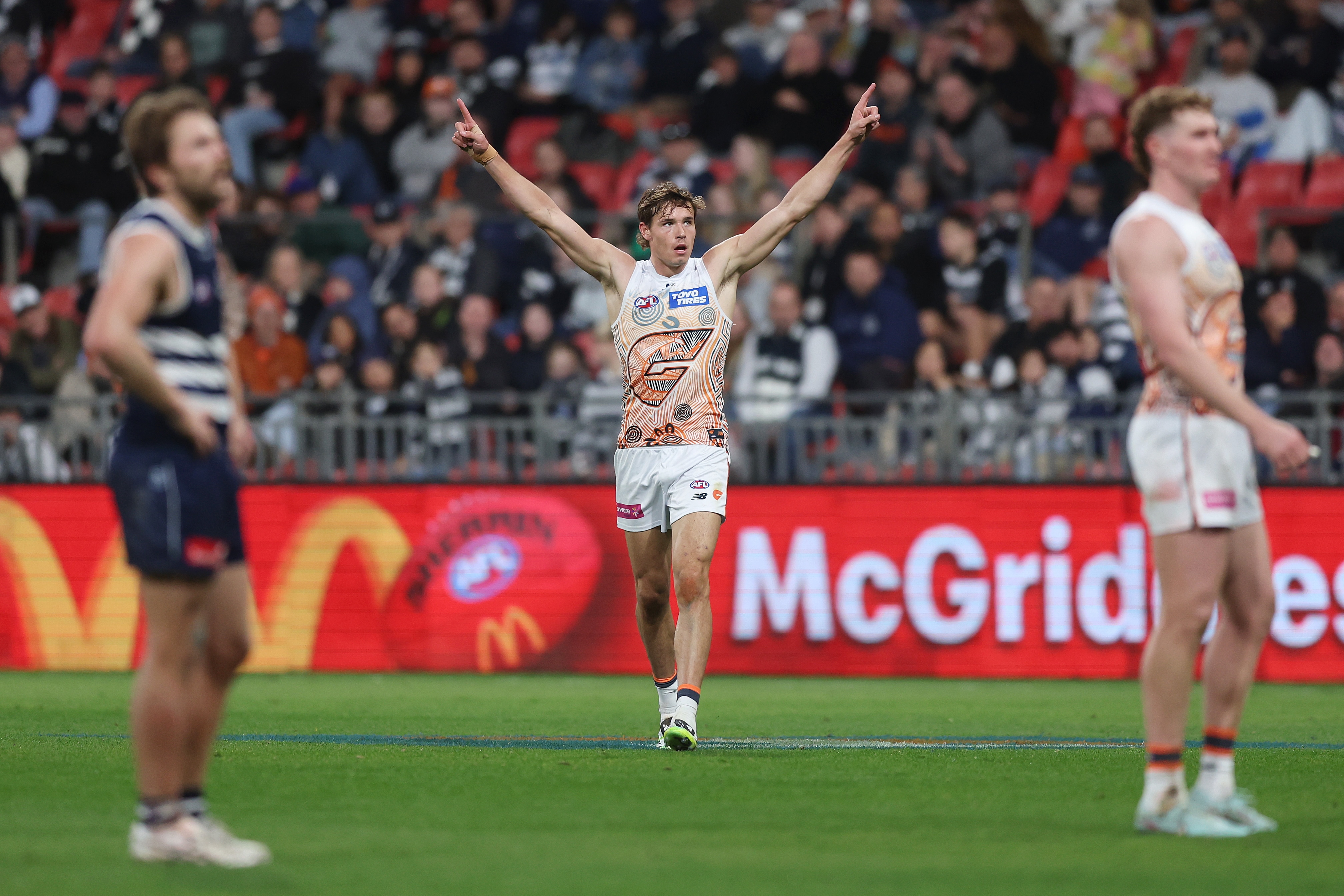 Cadman Puts On A Show As GIANTS Overpower Cats