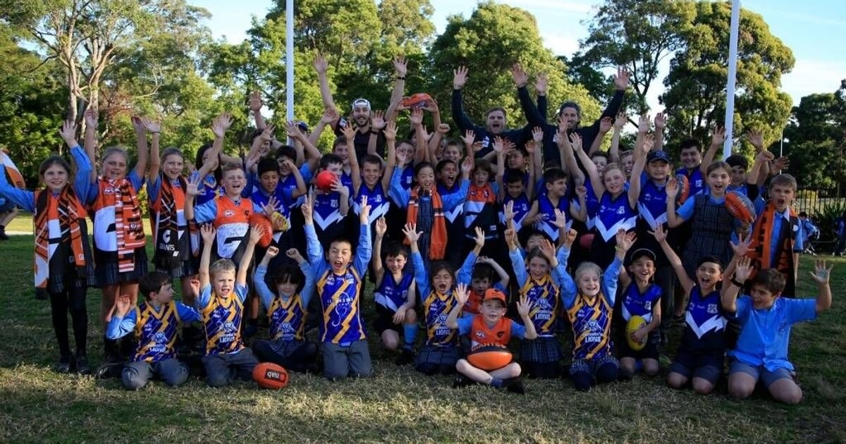 GIANTS visit North Rocks Public School