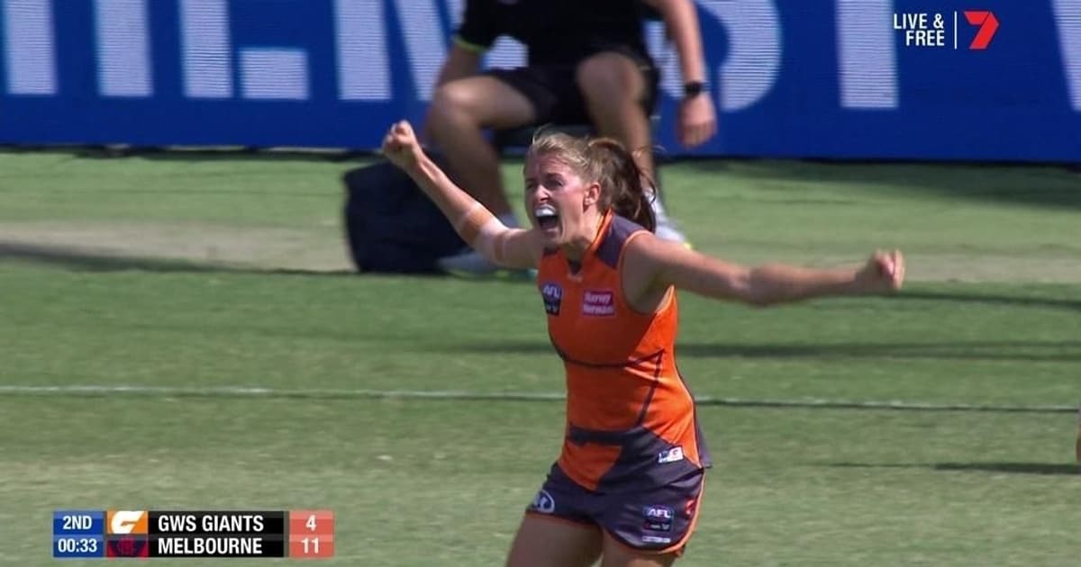 AFLW Semi-Final: Aimee Schmidt's Skilful Snap